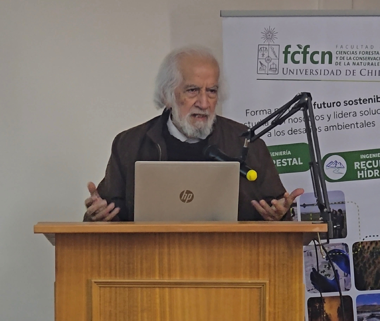 Gabriel Salazar dicta clase magistral en Campus Antumapu sobre el rol de las universidades ...